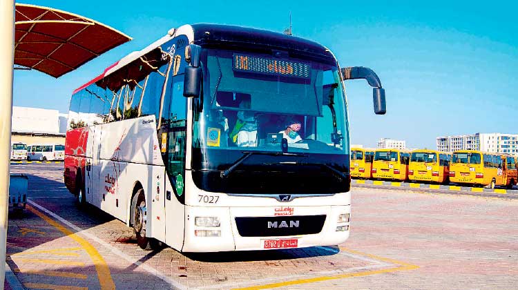 ആ റു മാ സ ത്തി നു ശേ ഷം ഒ മാ നി ൽ പൊ തു ഗ താ ഗ തം പു ന രാ രം ഭി ച്ചു ...