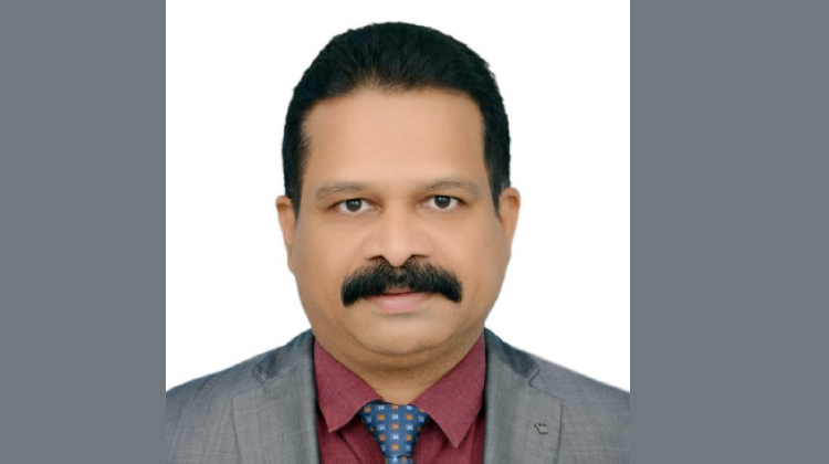 മൂന്നു പതിറ്റാണ്ട് കാലത്തെ പ്രവാസത്തിനുശേഷം റോയ് മാത്യു നാട്ടിലേക്കു ...