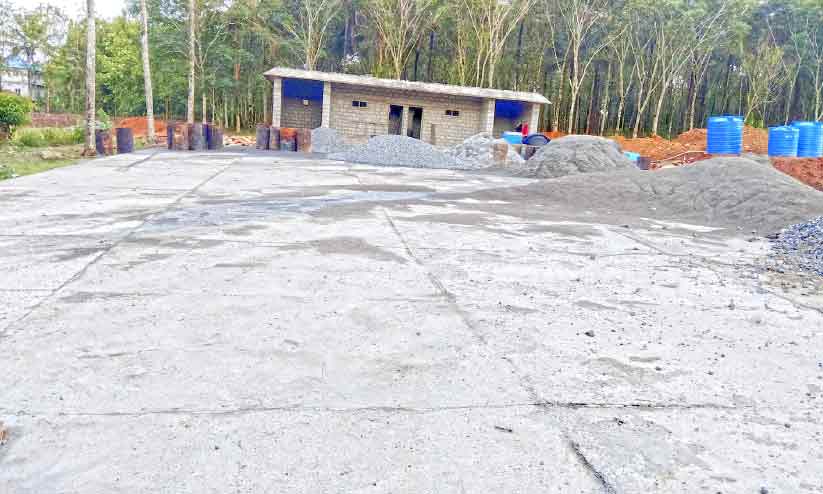 നി ർ മാ ണം പൂ ർ ത്തി യാ വാ തെ പെ രി ക്ക ല്ലൂ ർ ബ സ് സ് റ്റാ ൻ ഡ് ...