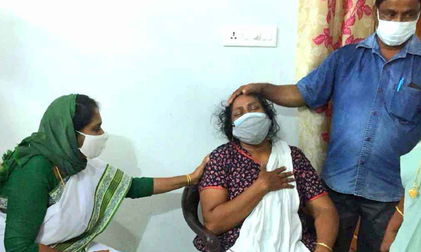 യുവതി തൂങ്ങിമരിച്ച സംഭവം: വനിത കമീഷൻ സ്വമേധയാ കേസെടുത്തു | Woman hanged ...