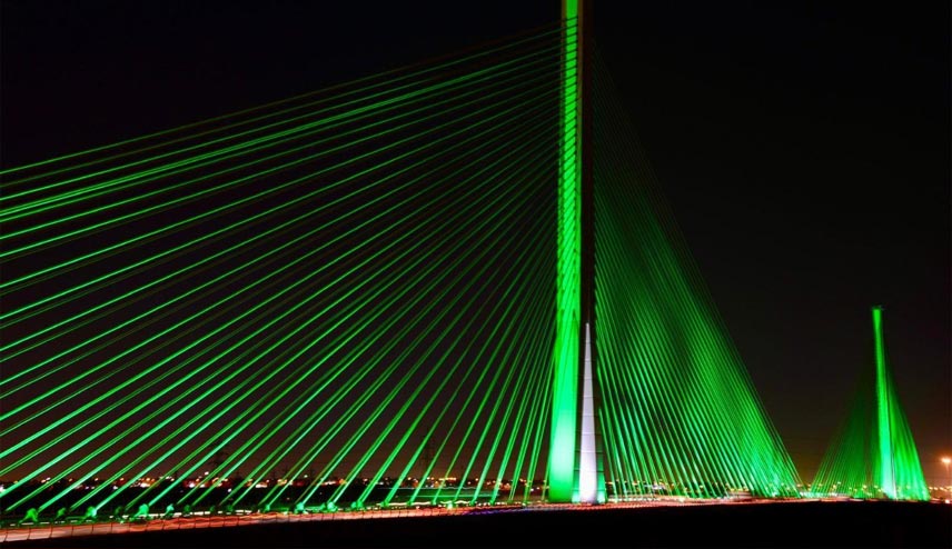 ഹരിത വർണത്താൽ പ്രകാശപൂരിതമായി റിയാദിലെ തൂക്കുപാലം | saudi arabia ...