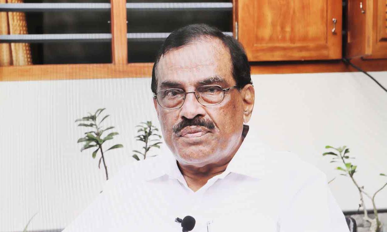 ഭൂമി കറങ്ങുന്നുണ്ട് ; സോമൻ അമ്പാട്ട് വീണ്ടും സംവിധായക കസേരയി ...