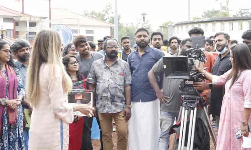 വിധു വിൻസന്‍റിന്‍റെ റോഡ് മൂവി; 'വൈറൽ സെബി' ചിത്രീകരണം ആരംഭിച്ചു | Vidhu ...