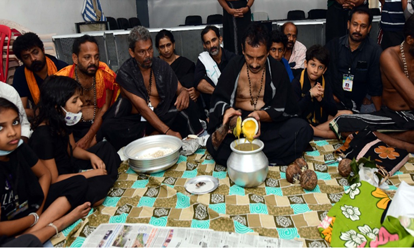 ഗുരുസ്വാമിയായി കെ.പി. മോഹനന്‍ എം.എല്‍.എ 52ാം തവണയും അയ്യപ്പ സന്നിധിയില് ...