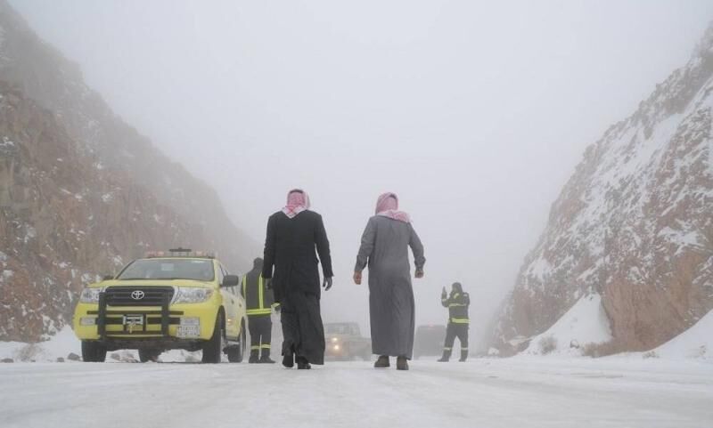 Snowfall in Saudi northern border region | Snowfall in the northern ...