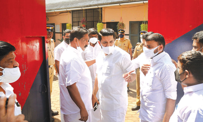 കൊടി സുനിയെ ആഭ്യന്തര വകുപ്പ് എൽപിക്കണമെന്ന് ഷാഫി പറമ്പിൽ | Shafi ...