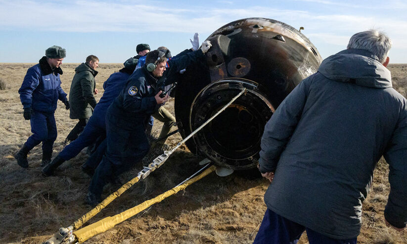 ബഹിരാകാശ നിലയത്തിൽ നിന്ന് റഷ്യൻ, അമേരിക്കൻ ഗവേഷകർ ഒരുമിച്ച് ...