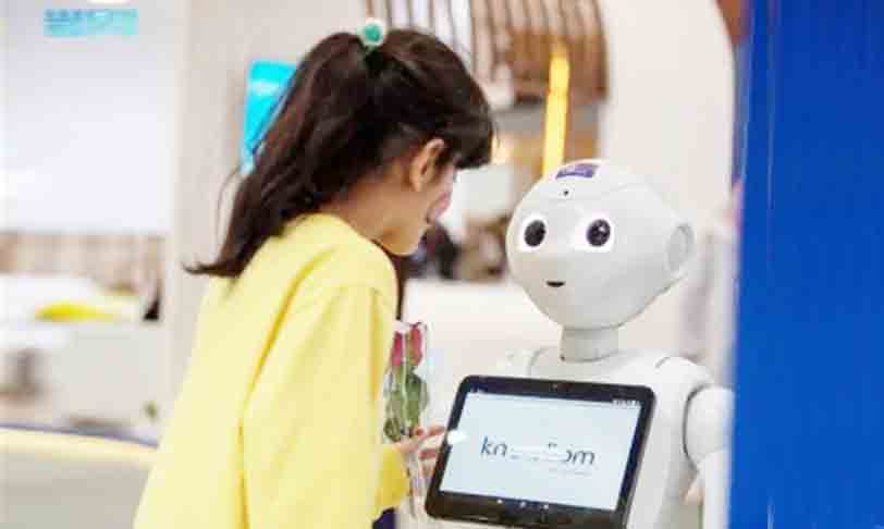 സന്ദർശകർക്ക് കൗതുകമായി 'റോബോട്ട് നൂറ' | 'Robot Noor' awaits visitors ...