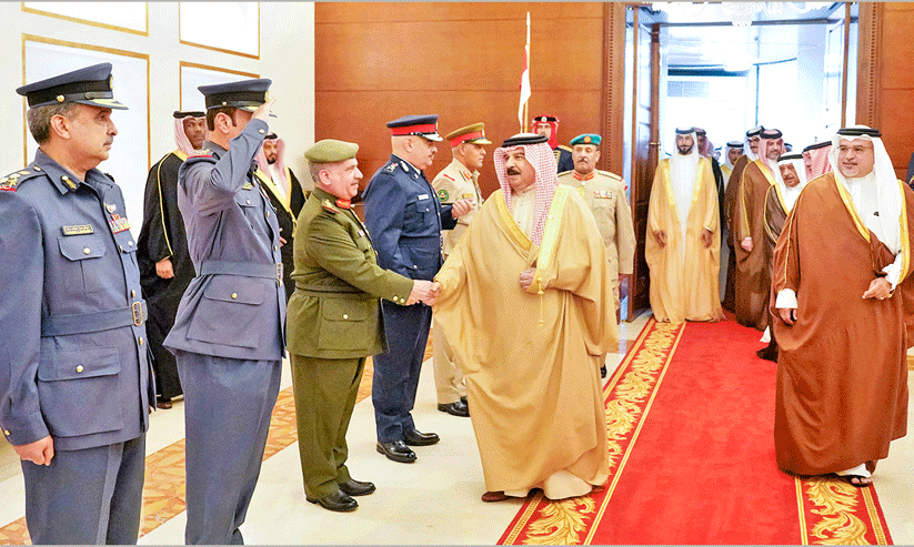 വി ദേ ശ പ ര്യ ട നം പൂ ർ ത്തി യാ ക്കി ഹ മ ദ് രാ ജാ വ് തി രി ച്ചെ ത്തി ...