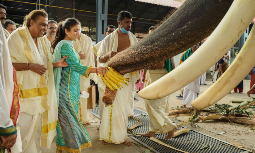 മു കേ ഷ് അം ബാ നി ഗു രു വാ യൂ രി ല്‍; സ മ ര്‍പ്പി ച്ച ത് 1.51 കോ ടി ...