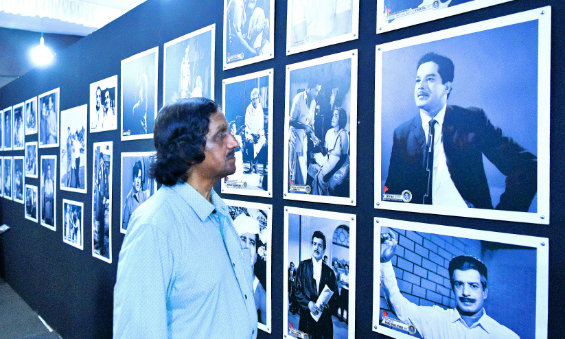 സി നി മ യു ടെ അ ണി യ റ യും സ ത്യ ൻ സ്‌ മൃ തി യു മാ യി ഫോ ട്ടോ പ്ര ദ ർ ശ ...