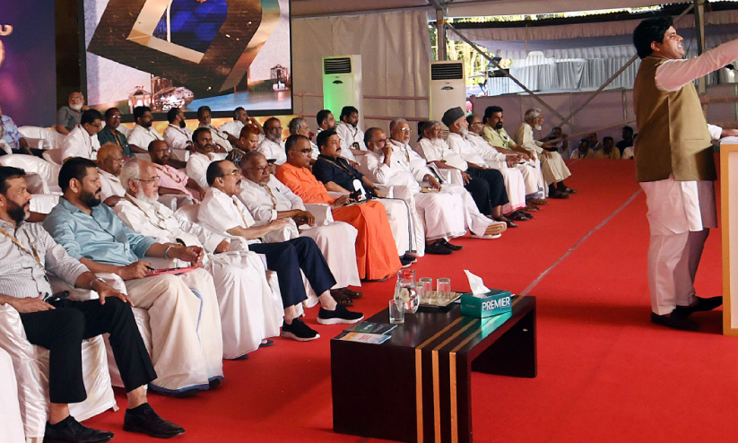 ചരിത്രം വെട്ടിമാറ്റാനുള്ള ശ്രമങ്ങളില്‍നിന്ന് സര്‍ക്കാര്‍ പിന്മാറണം ...