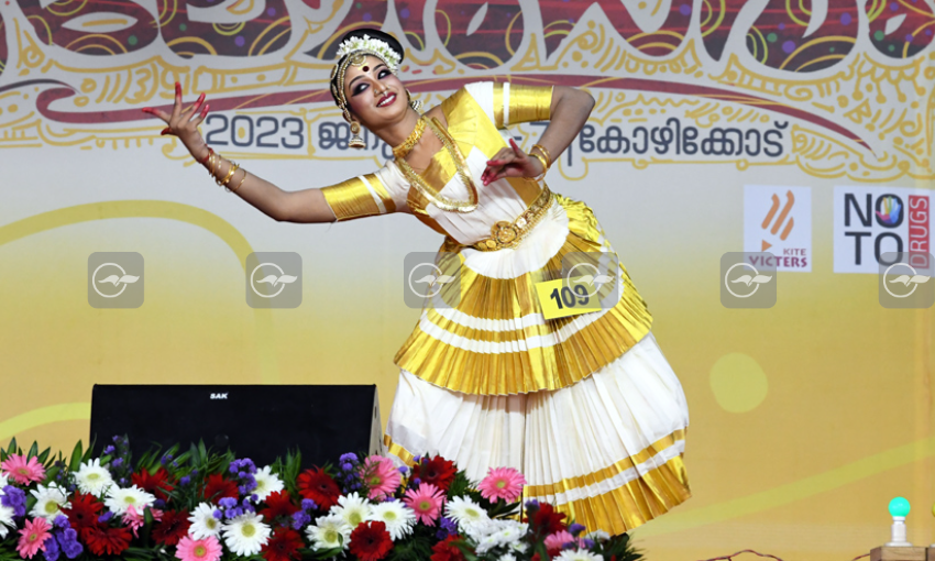 കൊട്ടിക്കേറി കലോത്സവമേളം; പോരാട്ടത്തിൽ കണ്ണൂർ മുന്നിൽ; തൊട്ടുപിന്നി ...