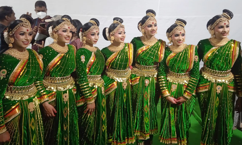 പാട്ടുകൊണ്ട് മനം കവർന്ന് തൃശൂരിന്‍റെ സംഘനൃത്തം | Thrissur's group dance ...