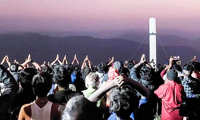 പുല്ലുമേട്ടിൽ മകരജ്യോതി ദര്‍ശിച്ച് ആയിരങ്ങൾ | Makarjyoti visit in ...