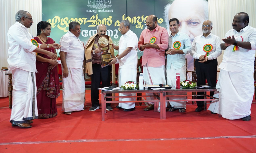 എഴുത്തുകാരന്‍ എന്ന നിലയില്‍ മാത്രമല്ല നിലപാടുകള്‍ കൊണ്ടും ശ്രദ്ധേയനാണ് ...