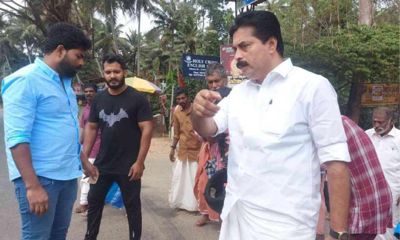 അപകടത്തിൽപെട്ട യുവതിക്ക് രക്ഷകനായി മന്ത്രി റോഷി അഗസ്റ്റിൻ | Minister ...