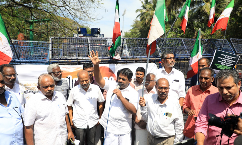 സാമൂഹ്യനീതി അട്ടിമറിക്കുന്ന ബജറ്റിനെതിരെ ജനകീയ പ്രക്ഷോഭം ഉയരണമെന്ന് വെ ...