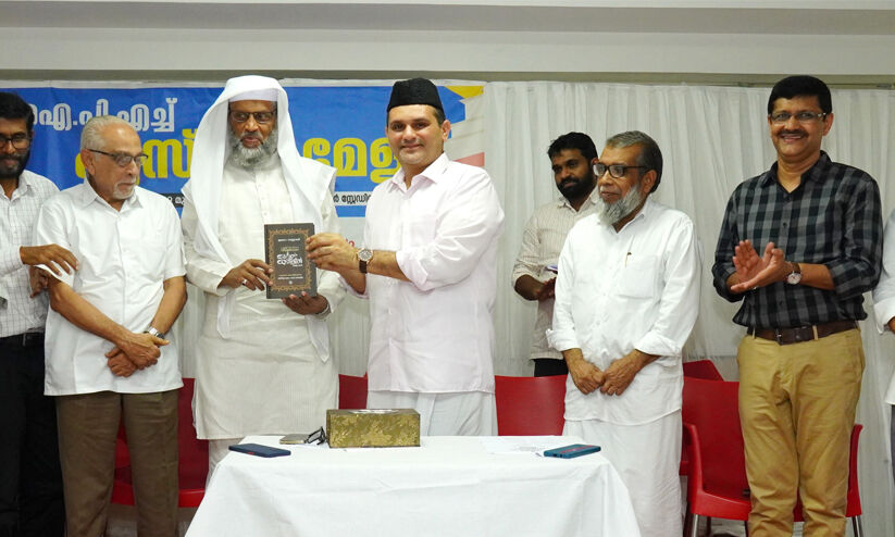 ഇസ്‍ലാമിക സാഹിത്യം നൽകുന്ന അനുഭവം വിശാലം –പ്രമോദ്‍ രാമൻ | The ...