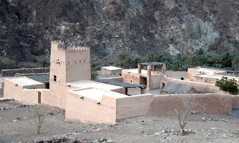 ആ സ്വ ദി ക്കാം അ ല്‍ ഹൈ ലും അ രു വി ക ളും | Fujairah Al Hail Fort ...