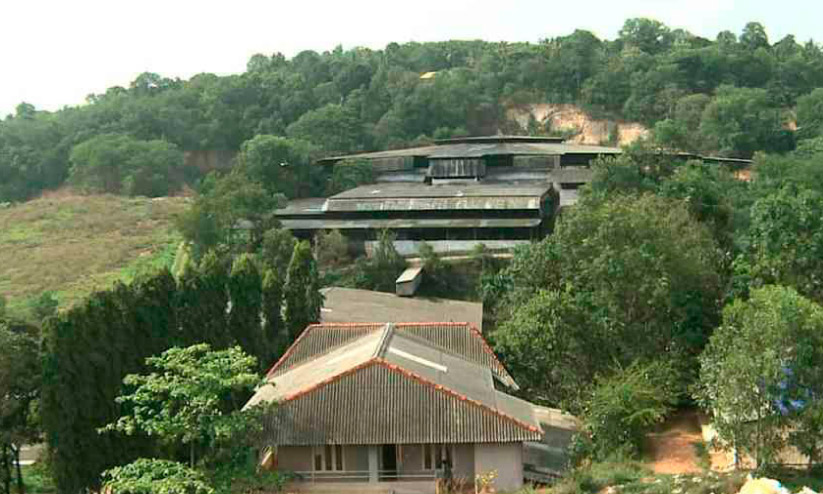 വിളപ്പിൽശാല: മണ്ണിട്ട് മൂടിയ പ്ലാസ്റ്റിക് മാലിന്യം നീക്കാൻ നടപടിയില്ല ...