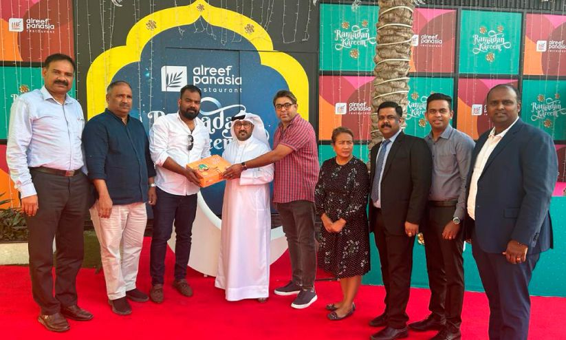 അ ൽ റീ ഫ് പാ ൻ ഏ ഷ്യ റ സ്റ്റാ റ ന്‍റ് ഇ ഫ്താ ർ കി റ്റ് പു റ ത്തി റ ക്കി ...