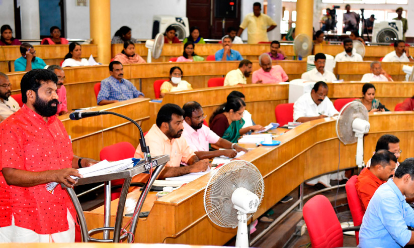 പ്രതിഷേധിച്ച് യു.ഡി.എഫ്, പിന്തുണച്ച് എൽ.ഡി.എഫ്, ഒറ്റപ്പെട്ട് ബി.ജെ.പി ...