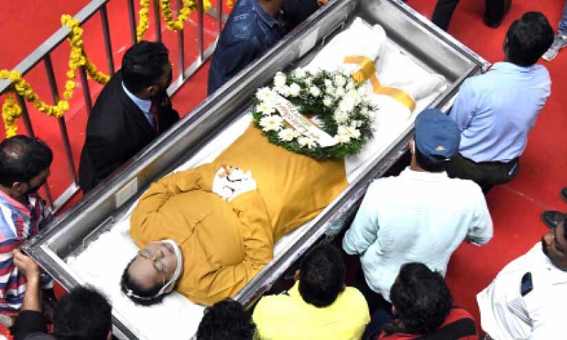 ഒ ടു വി ൽ ക ര യി പ്പി ച്ച്; ഇ ന്ന സെൻറിനെ ഒ രു നോ ക്കു കാ ണാ ...