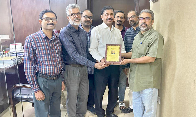 അ ഡ്വ. ജോ ൺ തോ മ സി നു യാ ത്ര യ യ പ്പ്‌ ന ൽ കി | farewell to Adv. John ...