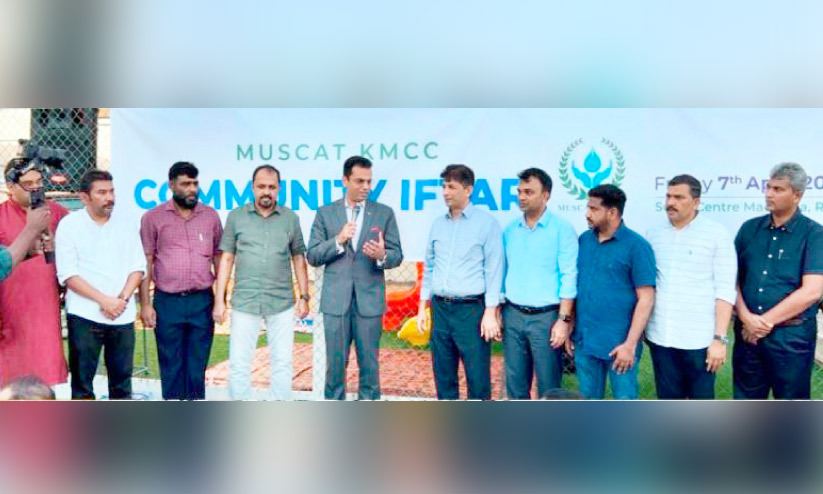 സ് നേ ഹ സ ന്ദേ ശ ങ്ങ ൾ പ ക ർ ന്ന് മ സ്ക ത്ത് കെ. എം. സി. സി ഗ്രാ ൻ ഡ് ഇ ...