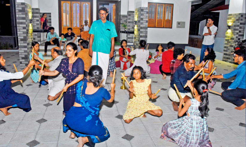 കോൽക്കളി ഗുരുക്കൾക്ക് ആദരമൊരുക്കി ശിഷ്യർ | Disciples pay respect to ...