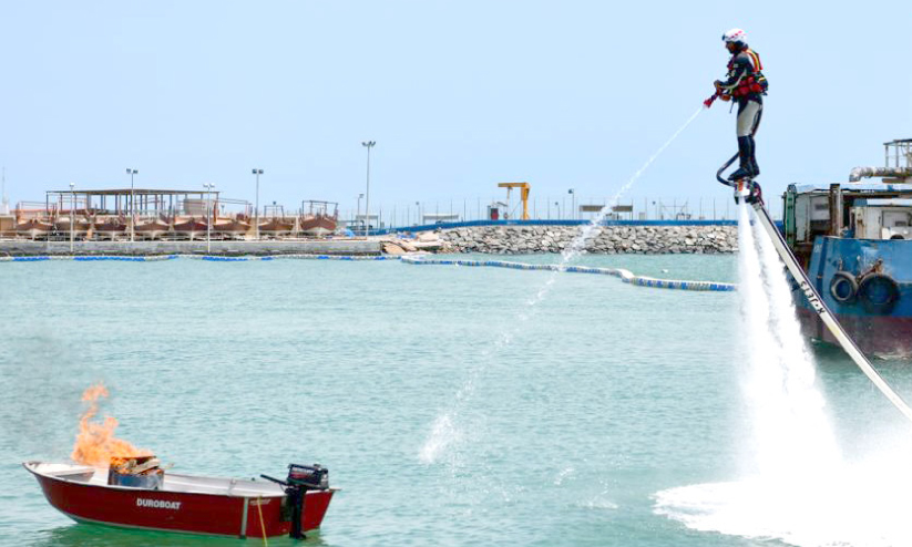 തീ കെ ടു ത്താ ൻ ‘ഫ്ലൈ ബോ ർ ഡു’ മാ യി കു വൈ ത്ത് ഫ യ ർ ഫോ ഴ്സ് | Kuwait ...