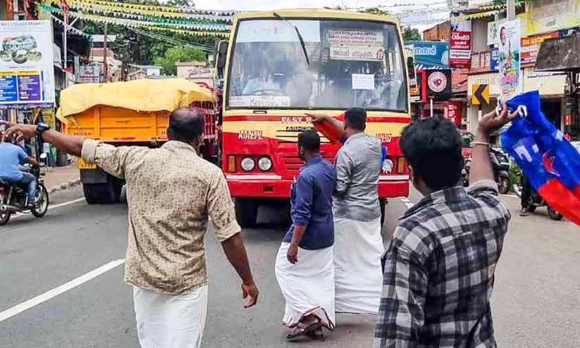 റാന്നി പെരുമ്പുഴ സ്റ്റാന്‍ഡില്‍ കയറാത്ത ബസുകൾ തടഞ്ഞു | Buses were ...