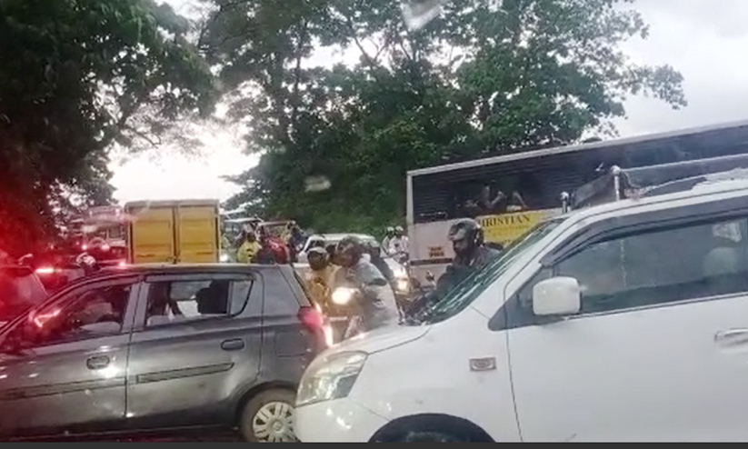വയനാട് ചുരത്തിൽ വൻ ഗതാഗതക്കുരുക്ക് | huge traffic block in wayanad ...