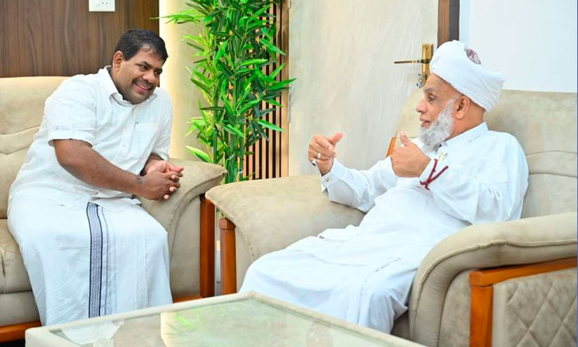 ജിഫ്രി തങ്ങളെ സന്ദർശിച്ച് റസാഖ് പാലേരി നയിക്കുന്ന 'ഒന്നിപ്പി'ന് ...