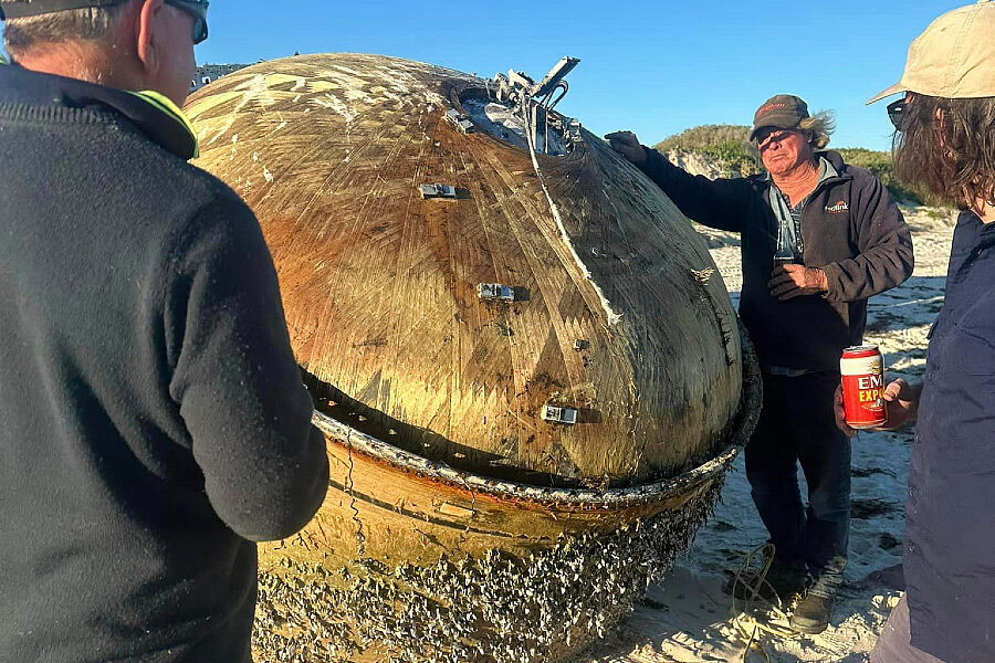 ബീച്ചിൽ കണ്ടെത്തിയ നിഗൂഢ വസ്തു തിരിച്ചറിഞ്ഞെന്ന് ആസ്‌ട്രേലിയൻ ബഹിരാകാശ ഏജൻസി | Australian Space ...