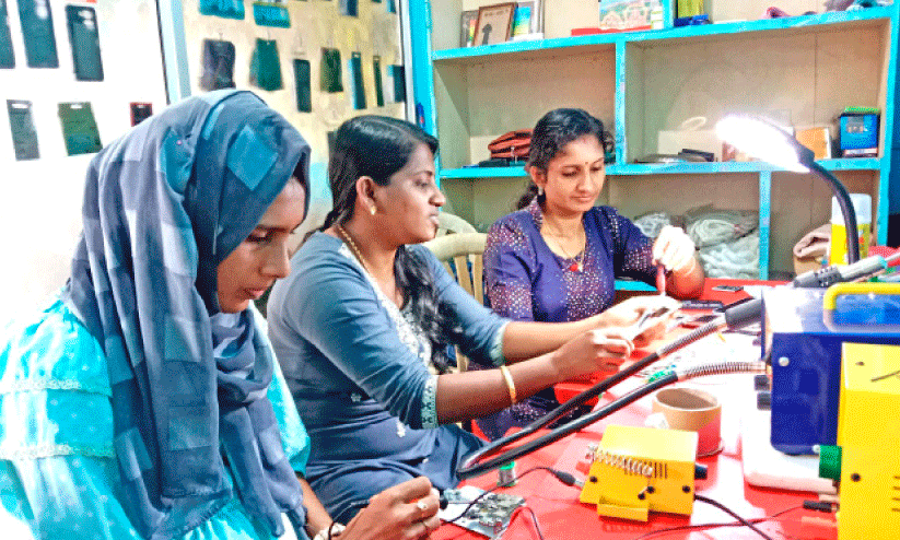 ഷീ ടെക്കിലെ പെണ്ണുങ്ങളെ കണ്ട്ക്കാ... | Meet the girls at She Tech ...