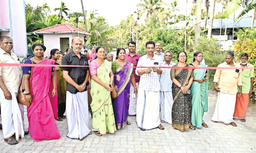 പു ല്ലൂ റ്റ് ഫ യ ർ സ്റ്റേ ഷ ൻ റോ ഡ് റെ ഡി; അ ഗ്നി ശ മ ന വാ ഹ ന ങ്ങ ...