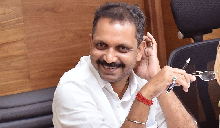 റഷ്യയുടെ ലൂണ വീണു, ഗണപതിയെ പൂജിച്ച് അയച്ച ചന്ദ്രയാൻ വിജയിക്കും -കെ ...