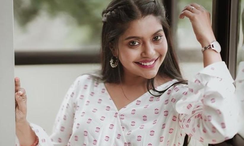 നായിക, ക്യാരക്ടർ റോൾ എന്നിങ്ങനെ വേർതിരിവില്ല! കഥാപാത്രങ്ങളെ തിരഞ്ഞെടുക്കുന്നത് ഇങ്ങനെ; ശ്രുതി ജയ ...