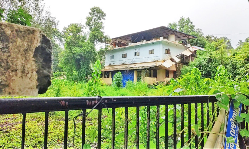 കെട്ടിടം പൊളിച്ചിട്ട് മാസങ്ങൾ; പേരാവൂർ താലൂക്കാശുപത്രി നിർമാണം നീളുന്നു ...