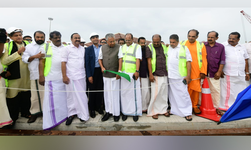 സ്വപ്നം തീരമണിഞ്ഞു; വിഴിഞ്ഞത്ത് ആദ്യ കപ്പലിറങ്ങി | The first ship ...