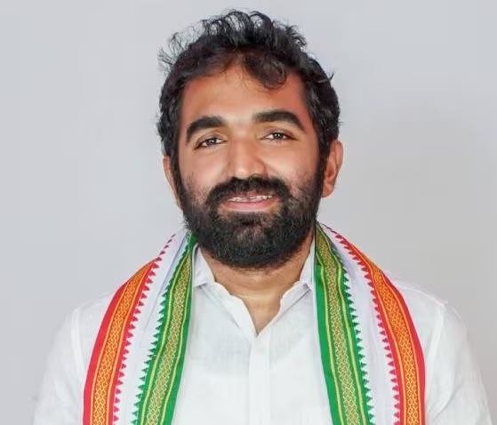 ‘പി റ വി’ ആ ഘോ ഷം; ചാ ണ്ടി ഉ മ്മ ൻ മു ഖ്യാ തി ഥി | piravi: Chandi Umman was the chief guest ...