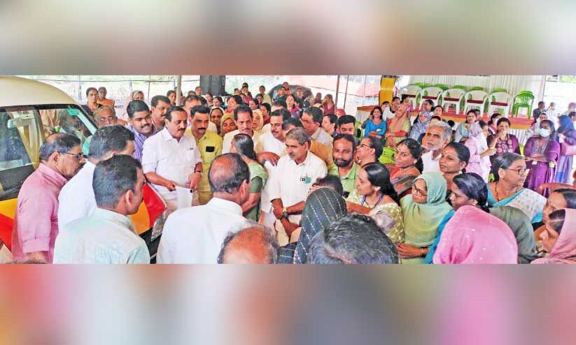 ചില ഉദ്യോഗസ്ഥർ നാടിന്റെ ശാപം -എം.കെ. രാഘവൻ എം.പി | Some officers are ...