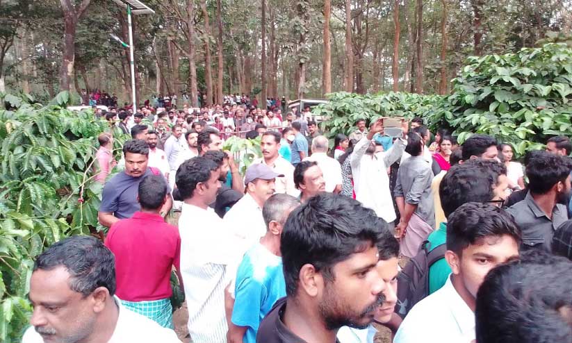 ഗ ർ ജ നം, രോ ദ നം | The locals want to kill the tiger- wayanad tiger ...