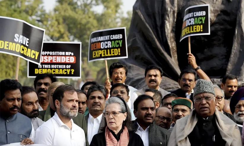 എ.എം ആരിഫിനും തോമസ് ചാഴിക്കാടനും സസ് പെൻഷൻ; പുറത്താക്കപ്പെട്ട എം ...