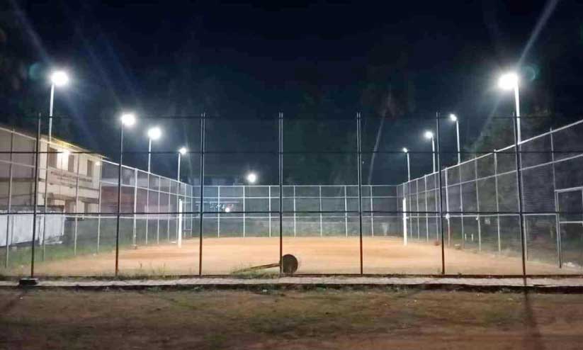 തൊ ഴി ലു റ പ്പി ൽ ഒ രു ക്കി ക ളി ക്ക ള ങ്ങ ൾ | first volleyball court ...