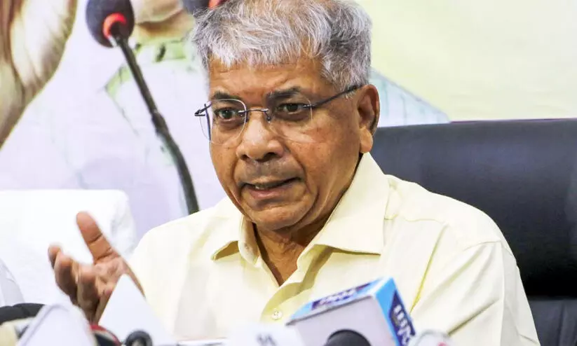 മഹാരാഷ്ട്രയിൽ പ്രകാശ് അംബേദ്കറിന്റെ പിന്തുണ കോൺഗ്രസ് സ്ഥാനാർഥികൾക്ക് ... മഹാരാഷ്ട്രയിൽ പ്രകാശ് അംബേദ്കറിന്റെ പിന്തുണ കോൺഗ്രസ് സ്ഥാനാർഥികൾക്ക് ...