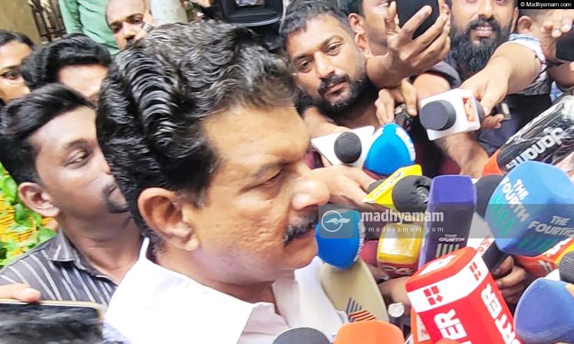ആരോപണങ്ങളിൽ ഉറച്ചുനിൽക്കുന്നു; തന്‍റെ പിന്നിൽ ദൈവം മാത്രമെന്ന് പി.വി. അ ...