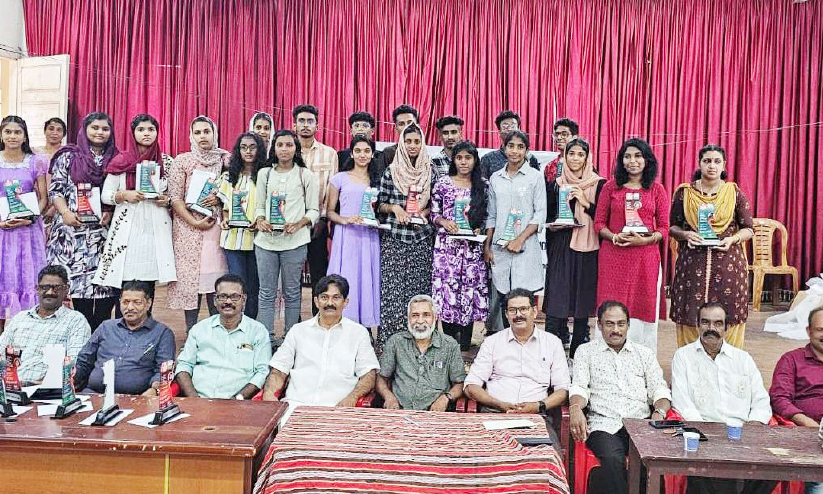 കേ ളി വി ദ്യാ ഭ്യാ സ പു ര സ്കാ രം ‘പ്ര തീ ക്ഷ’: സം സ്ഥാ ന ത ല വി ത ര ണം ...